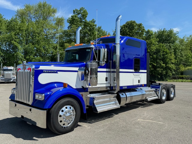 2025 Kenworth W900L 86"Studio - Youngstown Kenworth
