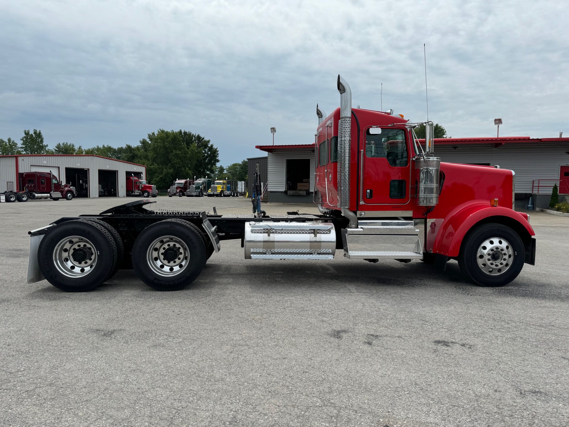 2025 Kenworth W900L Extended Daycab - Youngstown Kenworth