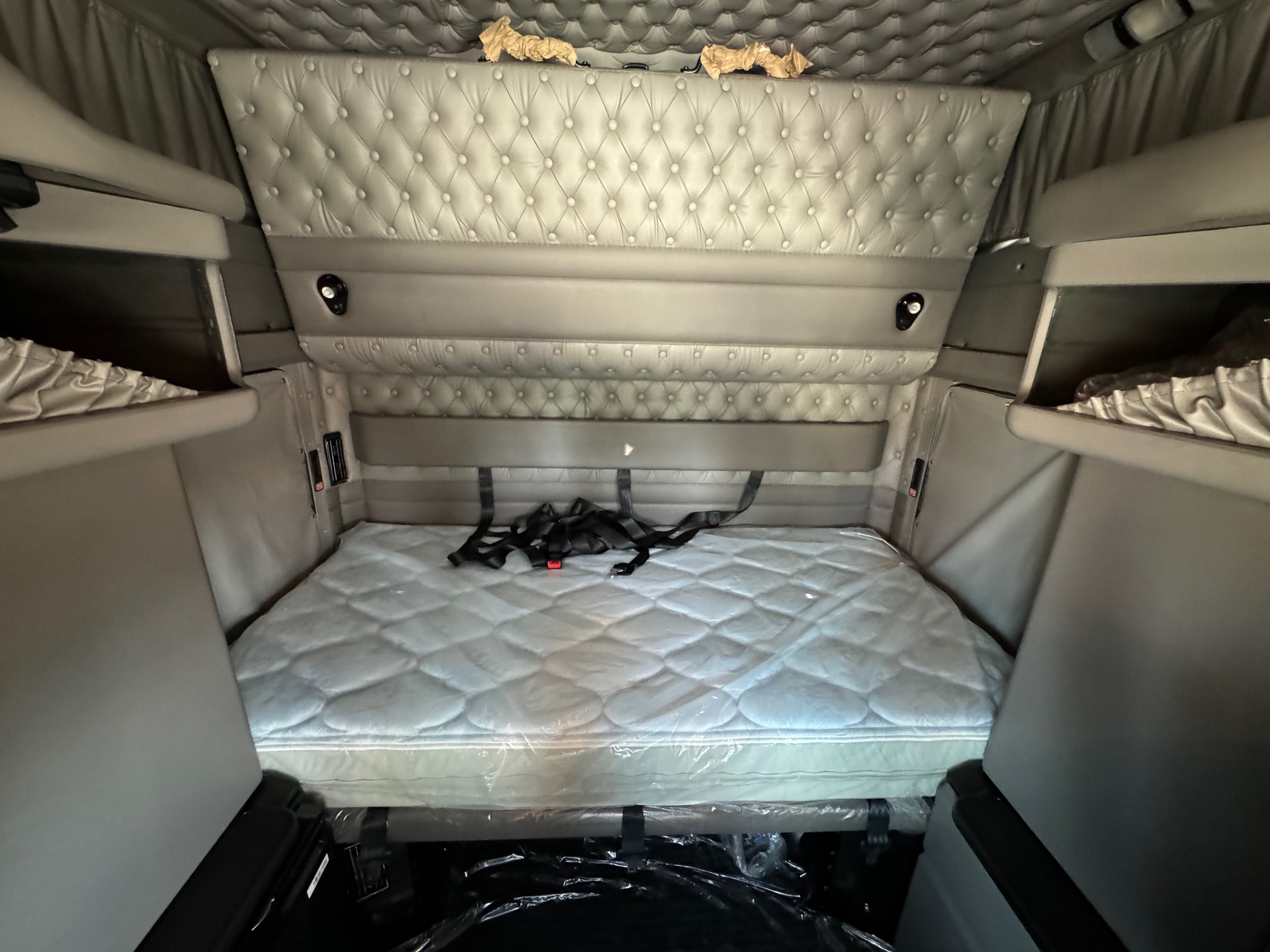 2025 Kenworth W900L 86 Inch Studio - Youngstown Kenworth