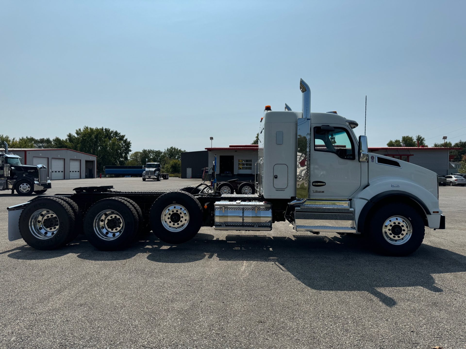2025 Kenworth T880 40"Low Roof 4axle - Youngstown Kenworth