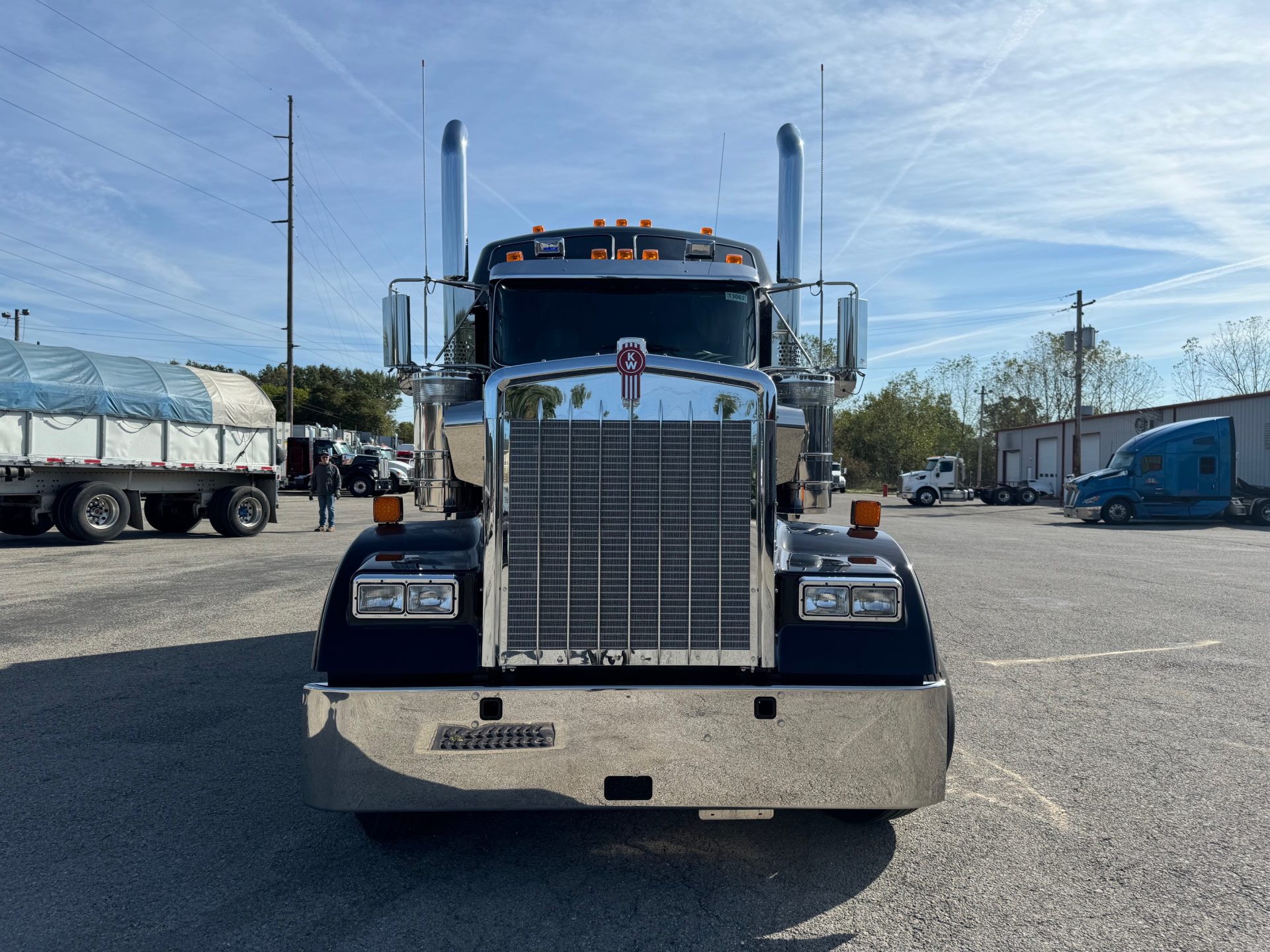 2025 Kenworth W900L 86" Studio - Youngstown Kenworth