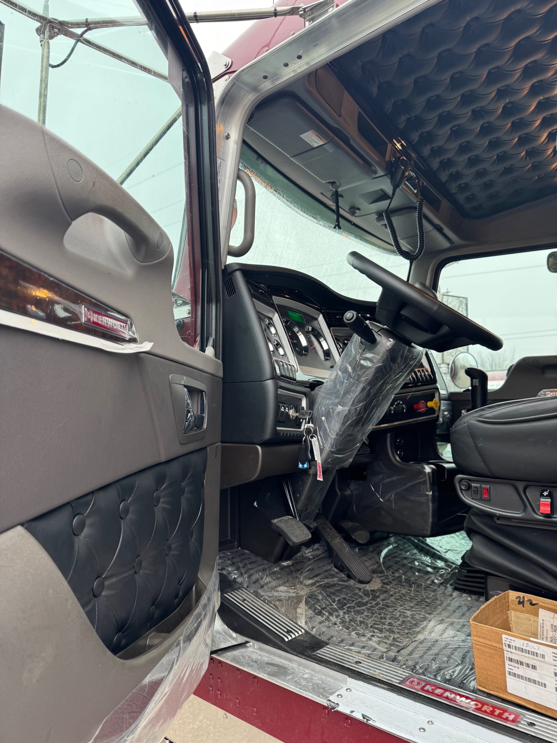 2025 Kenworth W900L 86"Studio - Youngstown Kenworth